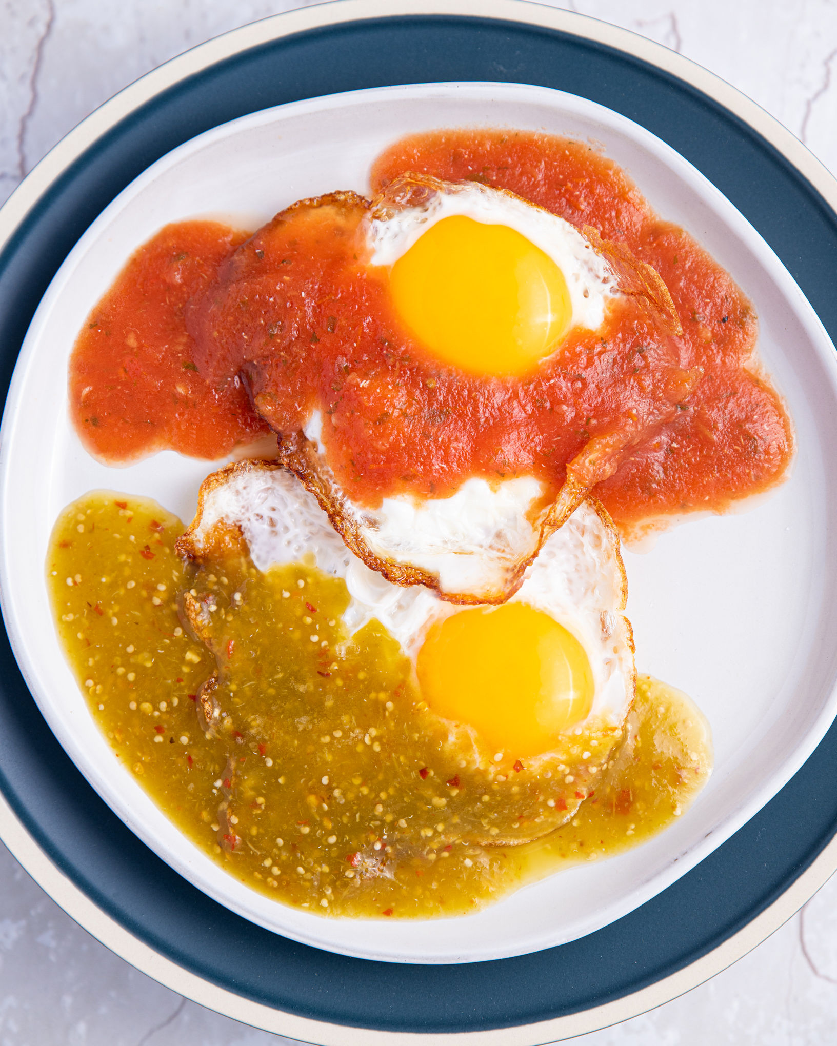 Huevos Divorciados Recipe: Dos Salsas, Un Platillo